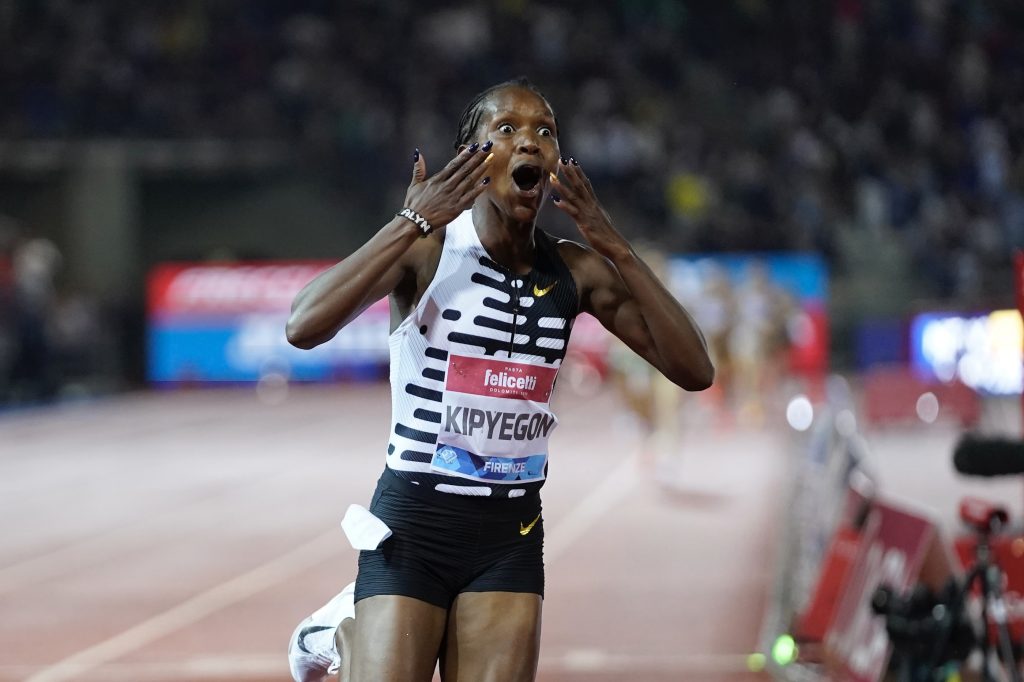 Faith Kipyegon of Kenya Breaks Women's 1500m World Record at Golden ...